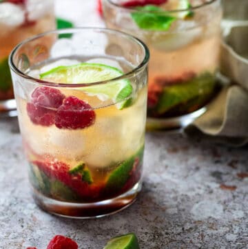 How to make a Raspberry Mojito Cocktail (refined sugar free) - Ve Eat ...